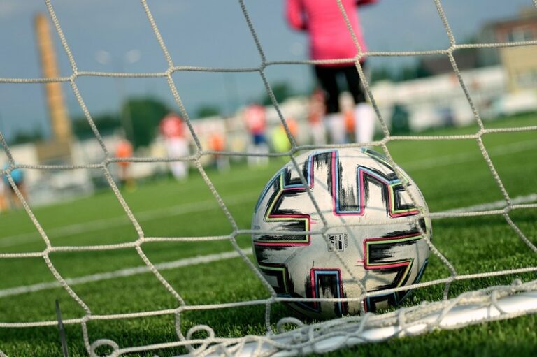 The Real Reason Football Matches Last 90 Minutes - Sport Makers