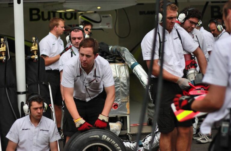 What Fuel Do F1 Cars Use? - Sport Makers