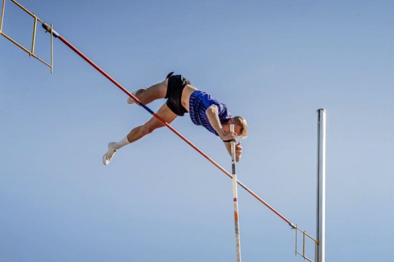 Essential Tips to Improve in Pole Vault - Sport Makers